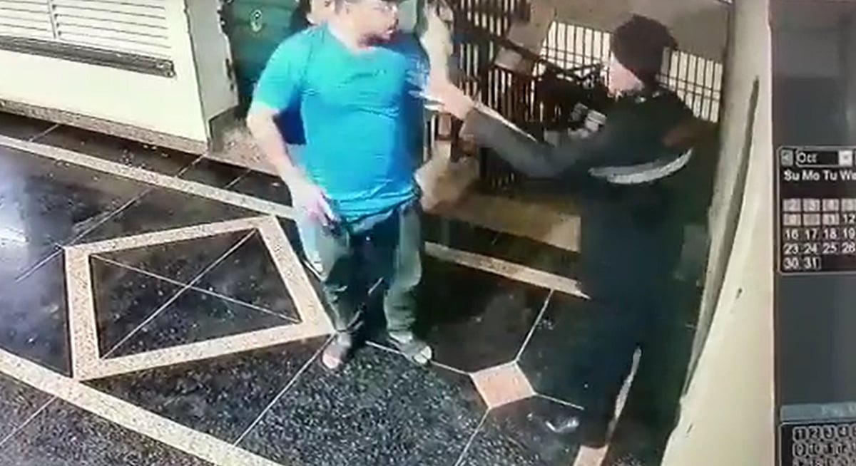 Caught On Camera: Resident and security guard get into fist fight in ...
