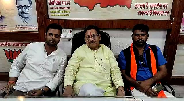 Barwani: State Cabinet minister reprimands panchayat officials