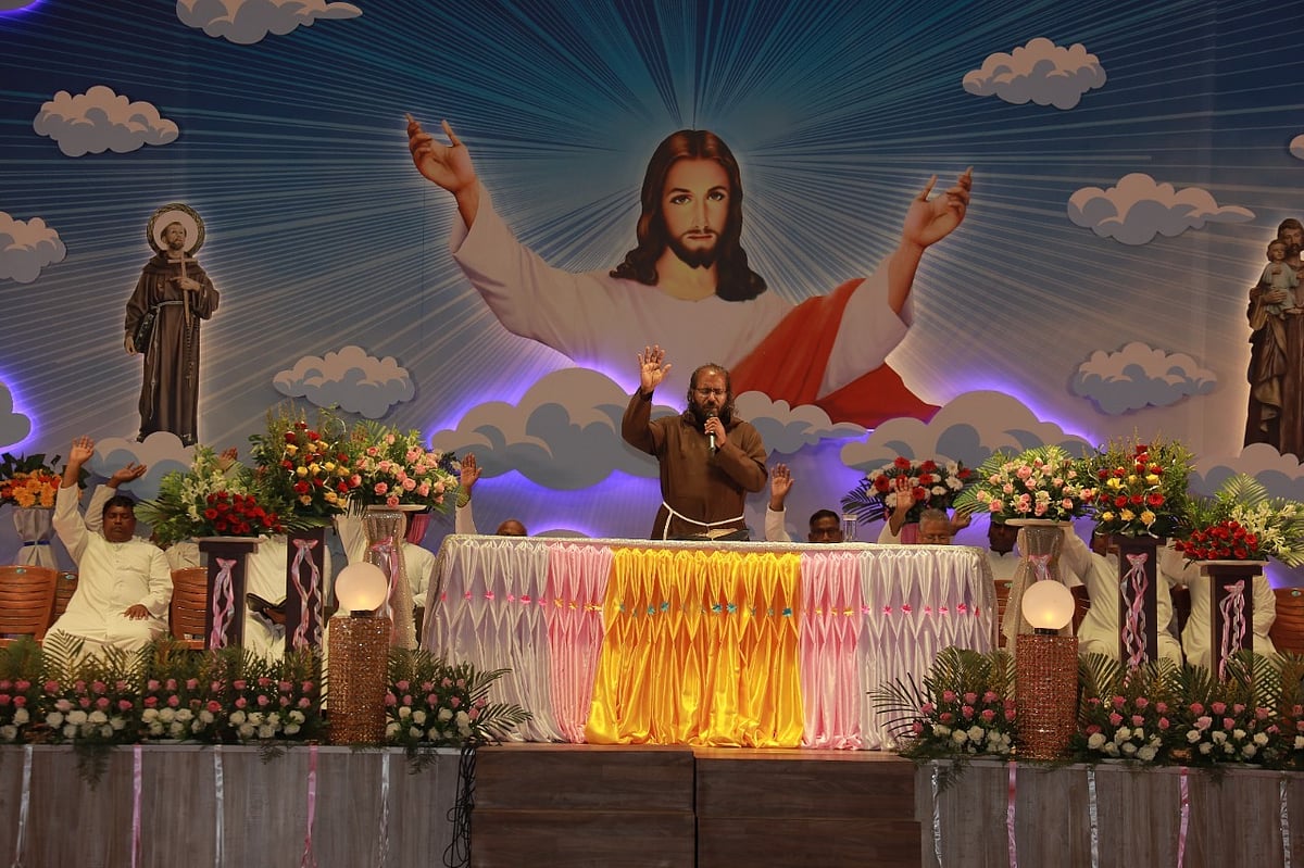 Indore: 11th Bible Festival begins with devotion, reverence