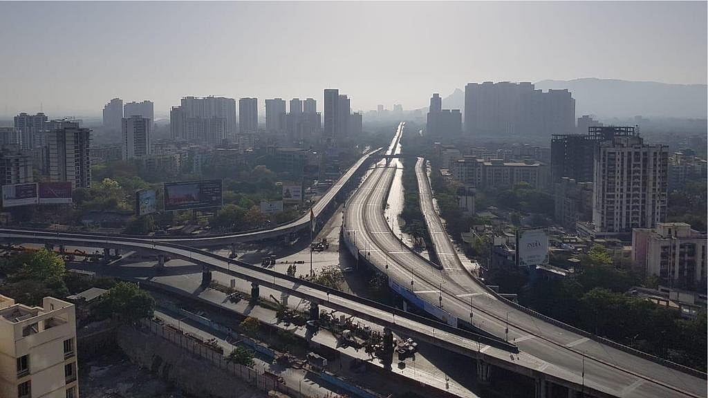 Thane locals demand wider footpaths at Majiwada, Kapurbawdi Junction