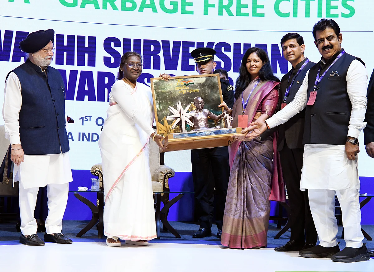 Indore becomes cleanest city for 6th time in a row Indore becomes cleanest city for 6th time in a row