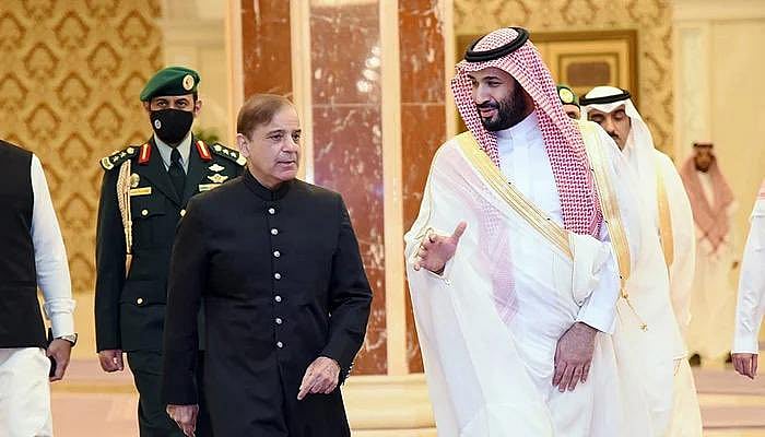 Riyadh: Pakistan PM Shehbaz Sharif, Saudi Crown Prince Mohammed Bin ...