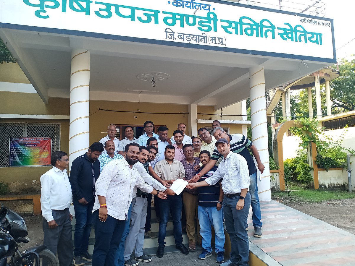 Khetia: Cotton Association go on indefinite strike