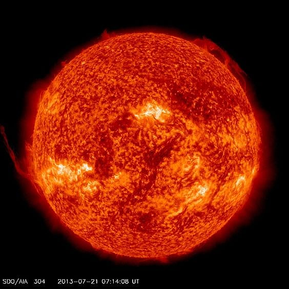 Sun explodes with a 2,00,000 km long filament, blast debris may impact ...