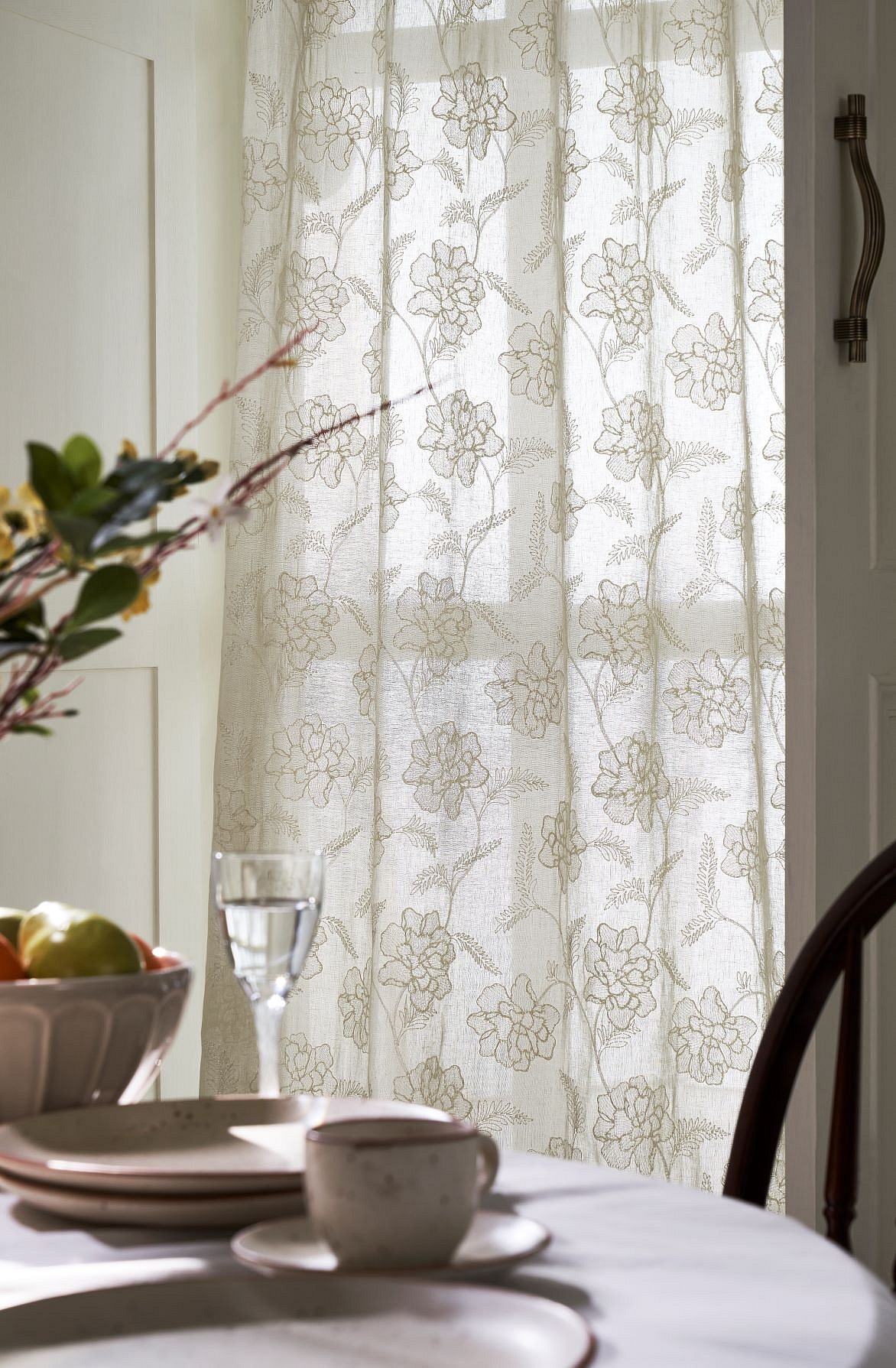 Checkout these elegant curtains to take inspiration from for a cheerful ...