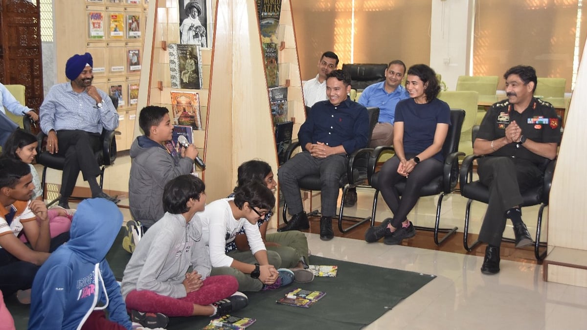 Mhow: Gallantry award winners, achievers interact with kids