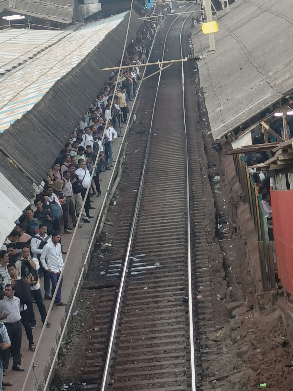 Mumbai: Double discharge soon for Dadar’s congested platform no. 4