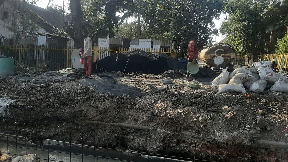 Mhow: Poor material being used in the construction of railway platform