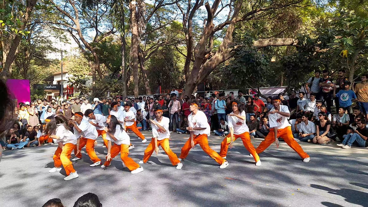 Street Performers and musical events catch eyes on second day of IIT ...