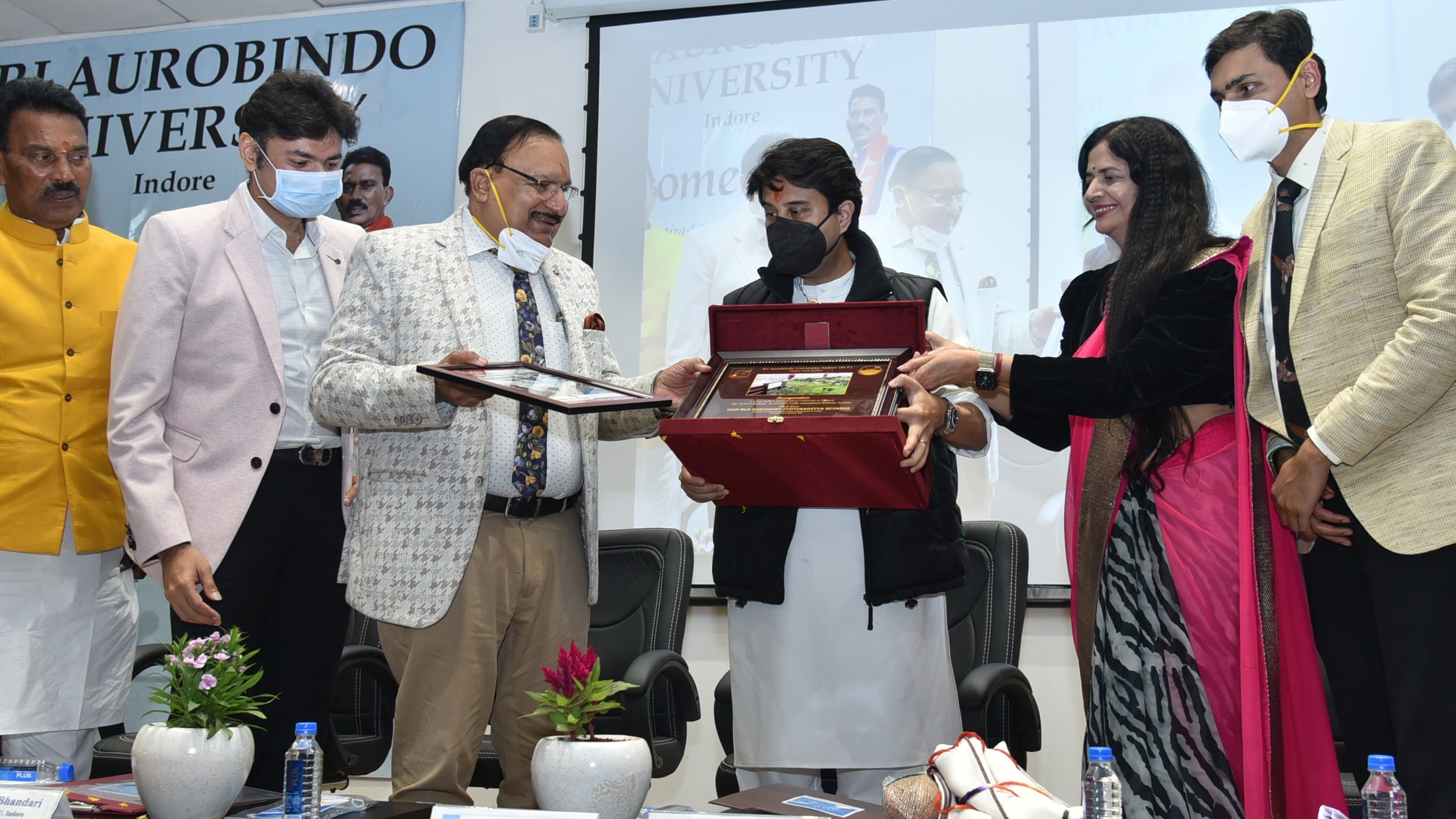 Indore: Scindia inaugurates fifth generation robotic surgery system at ...