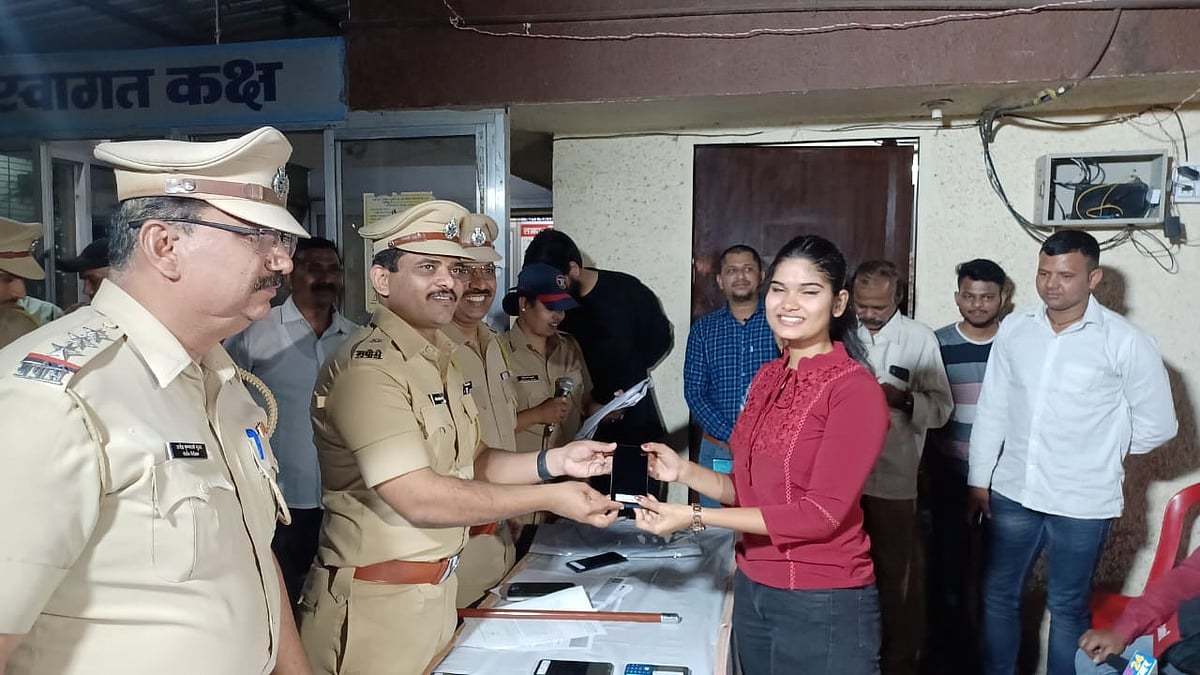 Thane: Rabodi police restore stolen mobiles to owners, earn praise