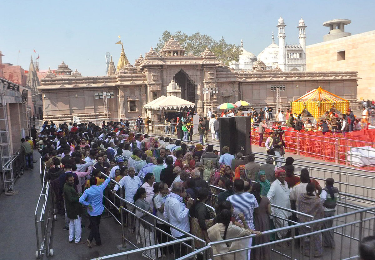Kashi Vishwanath Temple draws huge crowds