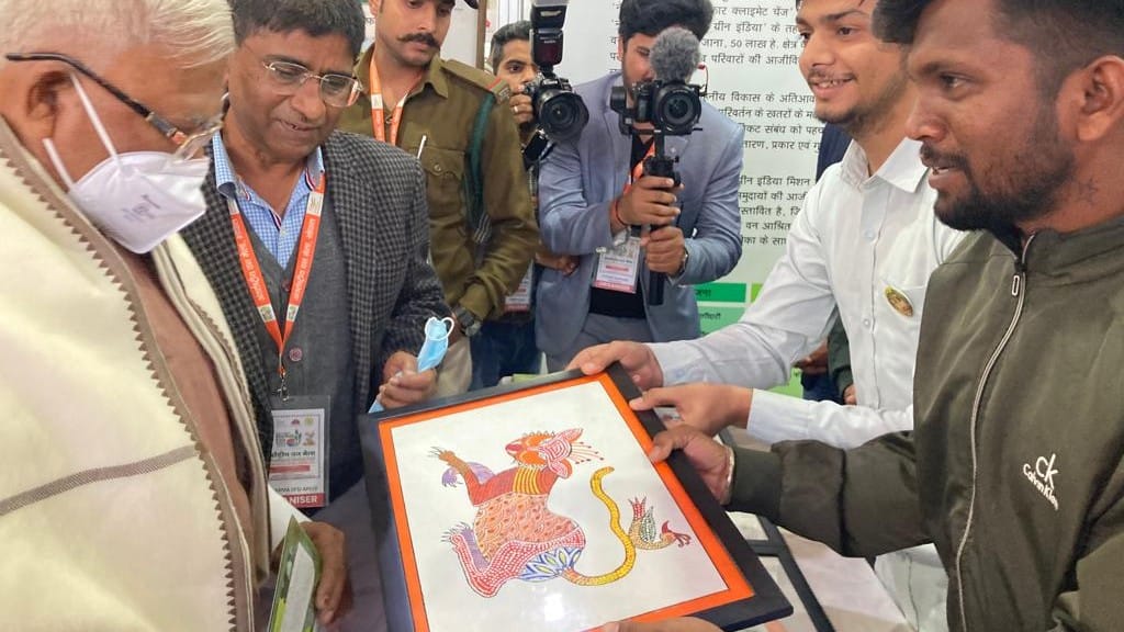 Madhya Pradesh: Paintings from Sendhwa sold for Rs 80 K in Bhopal Van Mela