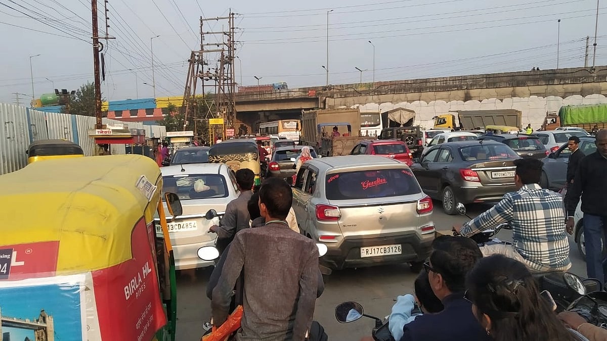 Indore: Traffic snarl-ups a nightmare near Phoenix Citadel mall