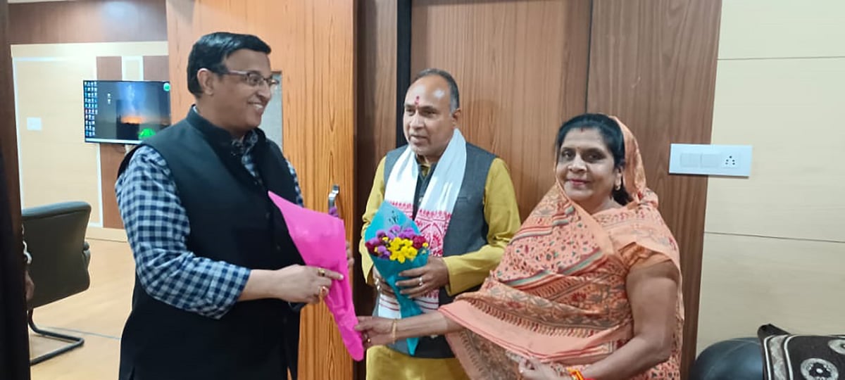 News Diary Dewas: State principal secretary briefed about various schemes