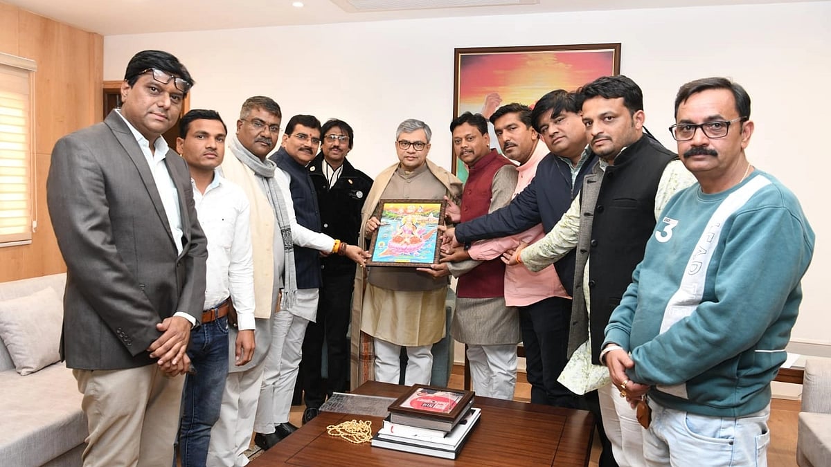 Madhya Pradesh: Sanawad-Nimar-Malwa Rail Vikas Samiti delegation calls ...