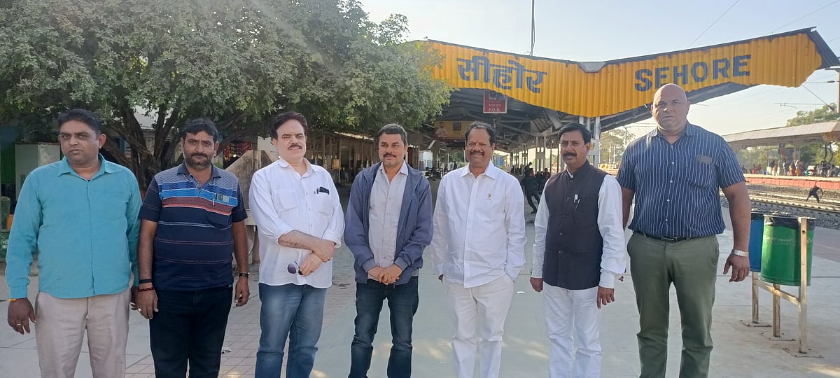 Madhya Pradesh: Sehore residents demand stoppage of trains