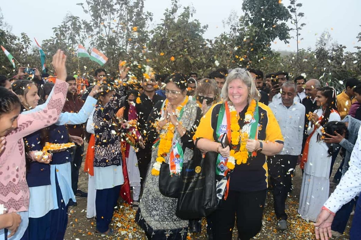 Madhya Pradesh: Singapore Rotarians warmly welcomed in Sonkatch