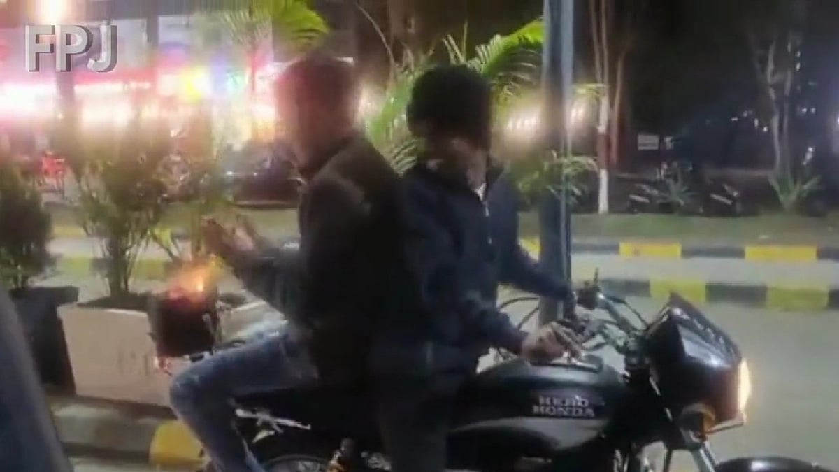 Indore: Pillion rider carries lighted 'Sigdi' for motorcycle stunt ...