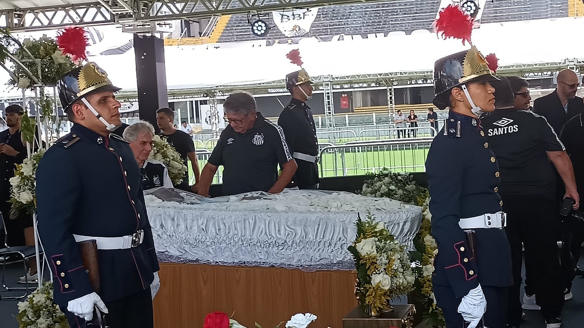 Pele funeral: Brazilians mourn as football legend laid to rest in ...