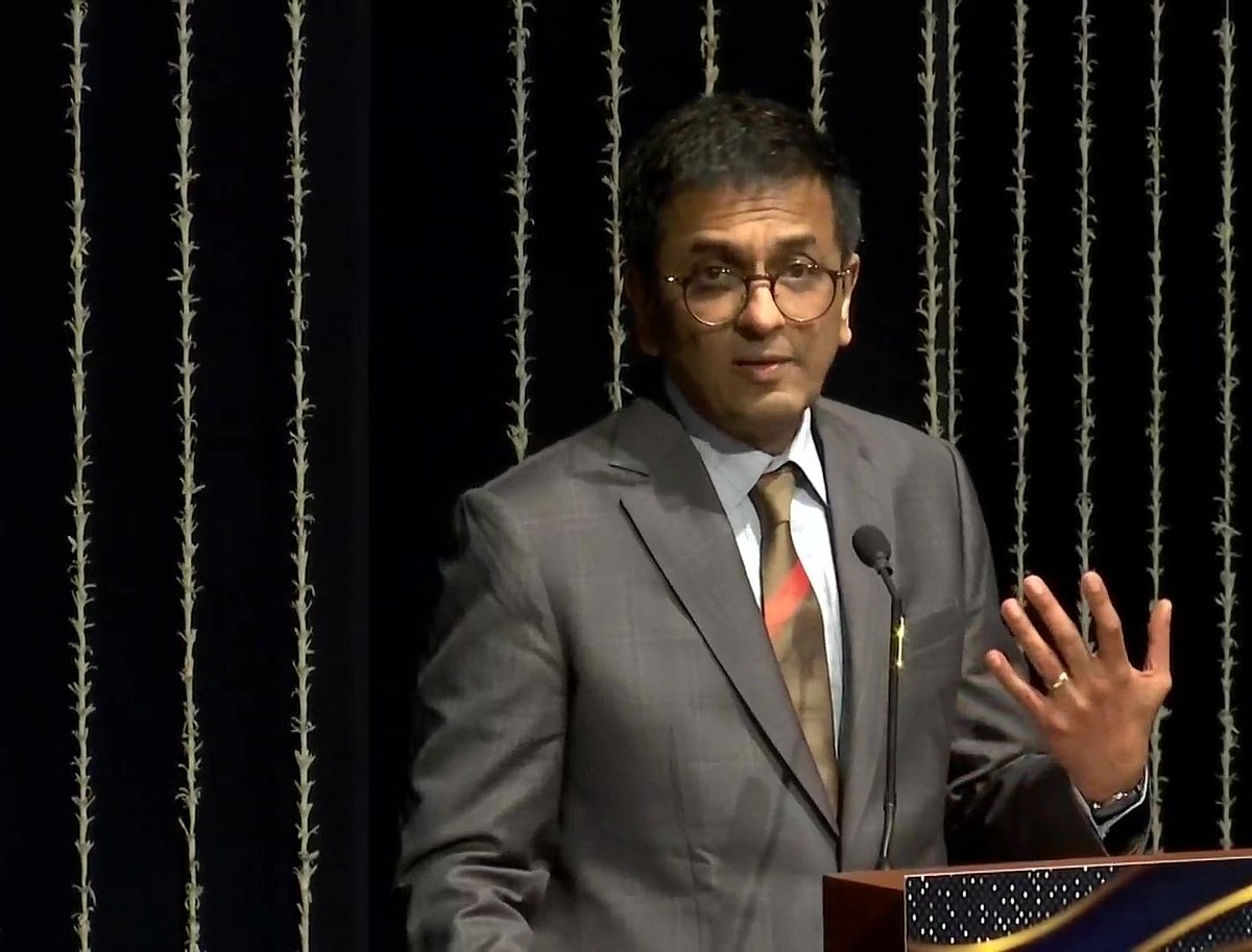 Chief Justice Chandrachud brings his daughters to Supreme Court to ...