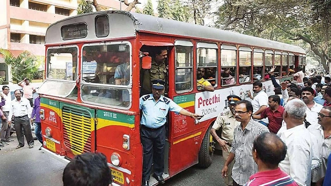 Mumbai: Citizens face hardship due to less BEST buses on roads