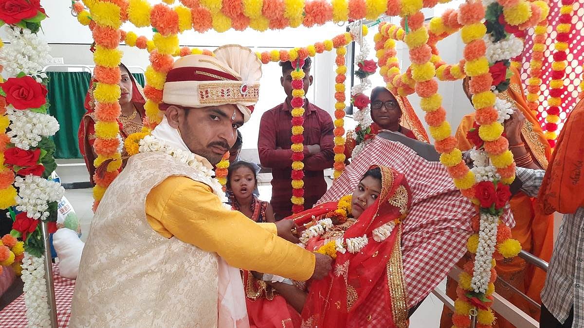 Madhya Pradesh: ‘Vivah’ recreated in Khandwa as groom marries injured ...