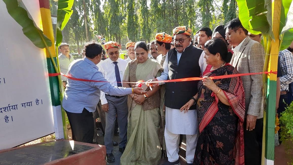 Madhya Pradesh: Land records discussed at Central Command CEO, DEO ...