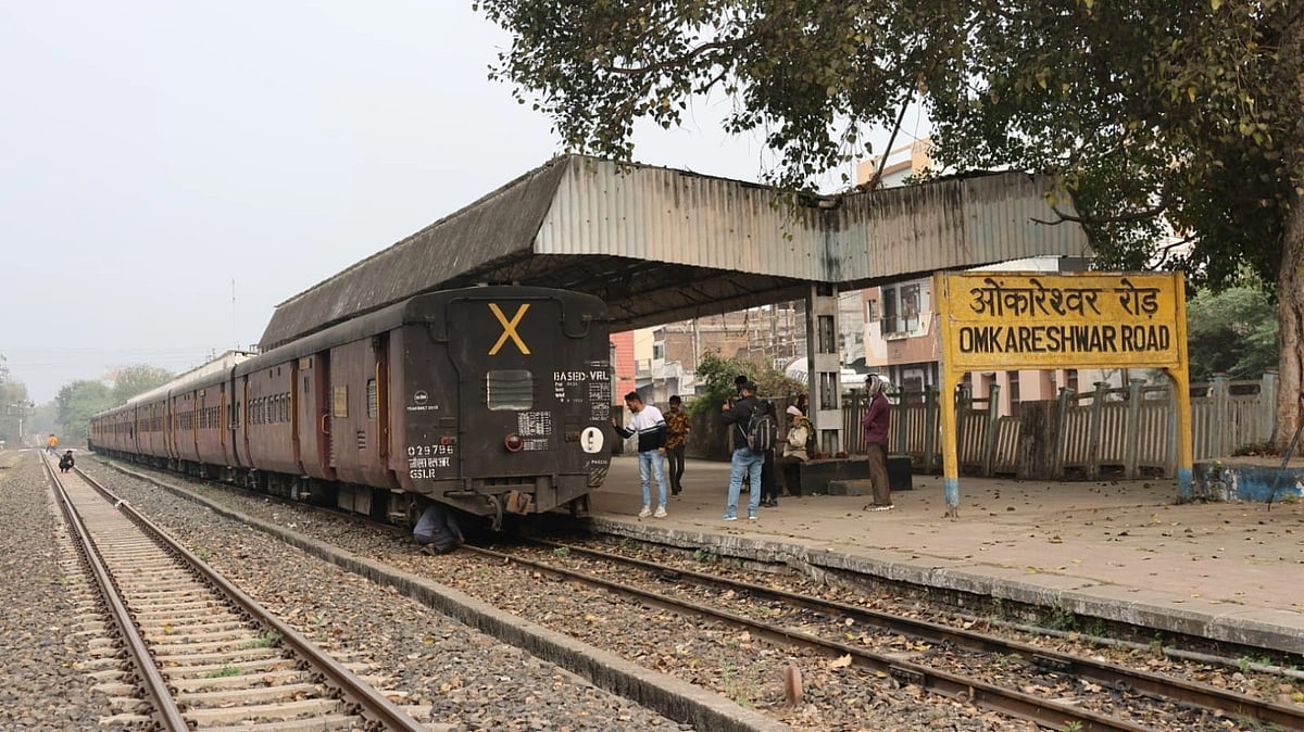 A Slice of Heritage: Last ride for 144-yr-old Mhow-Omkareshwar train!