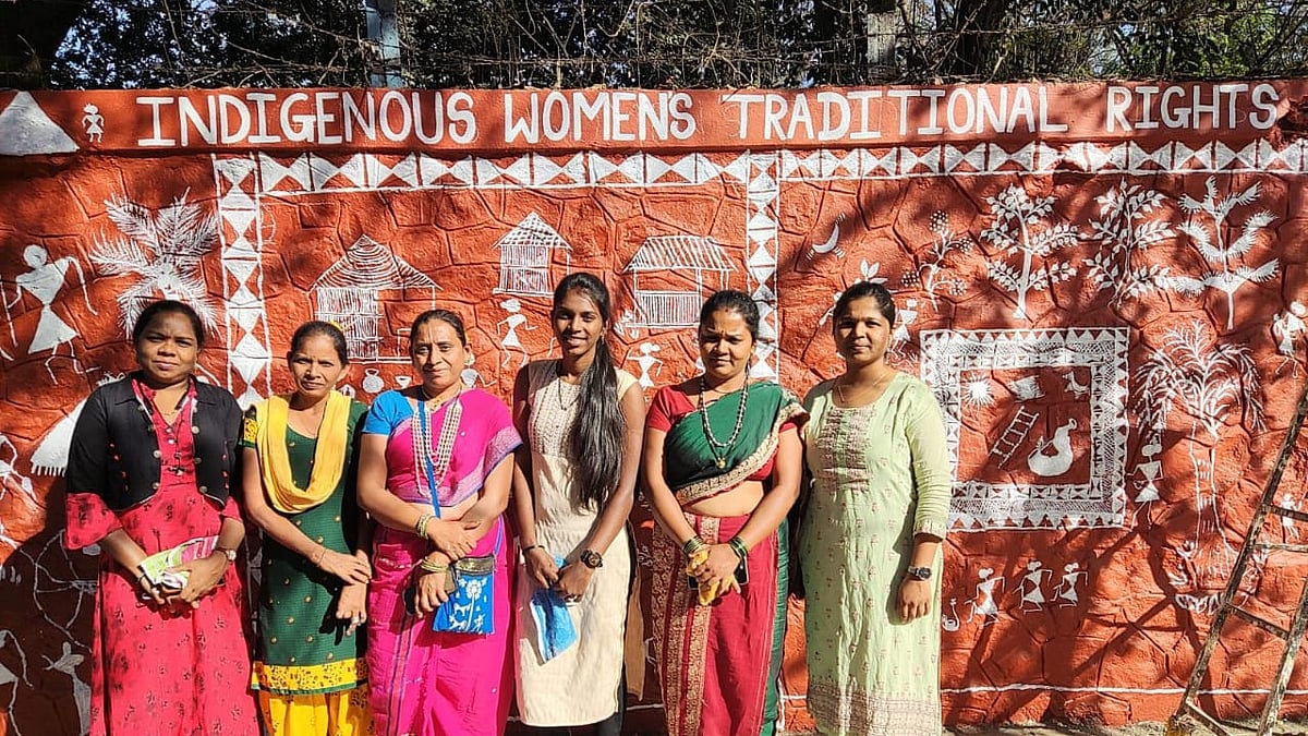 Palghar artists paint 456 feet long wall with Warli Painting for G20 ...