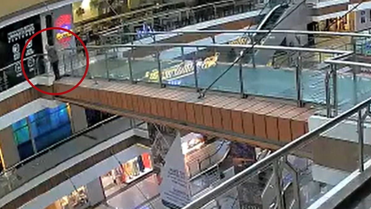 Indore: Senior doctor jumps from 3rd floor of C21 Mall, dies; CCTV ...