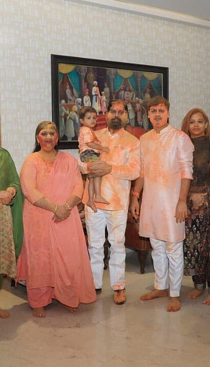 In Pics: CM Shinde celebrates Holi with his family and supporters