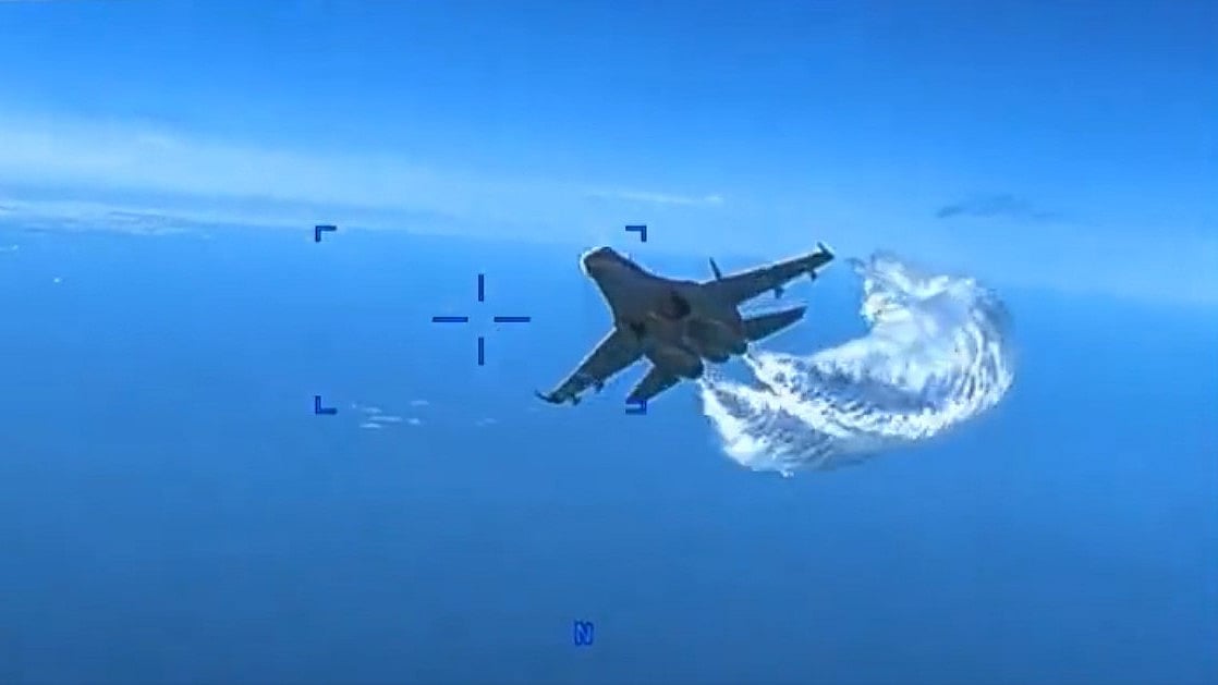 Watch the dramatic footage of Russian Su-27 jet hitting a US drone over ...