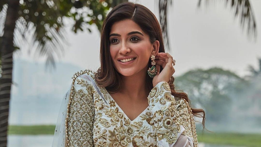 Nimrit Kaur Ahluwalia looks gorgeous in white lehenga