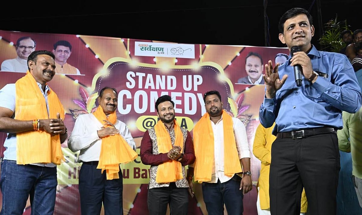GUTTER SPACE: Stand-up comedian Bawandar performs on dry nullah