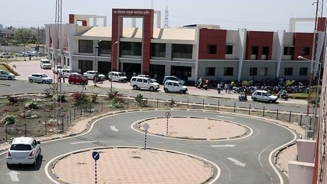 Indore: Dealers’ agents approach RTO over delay in vehicle transfer