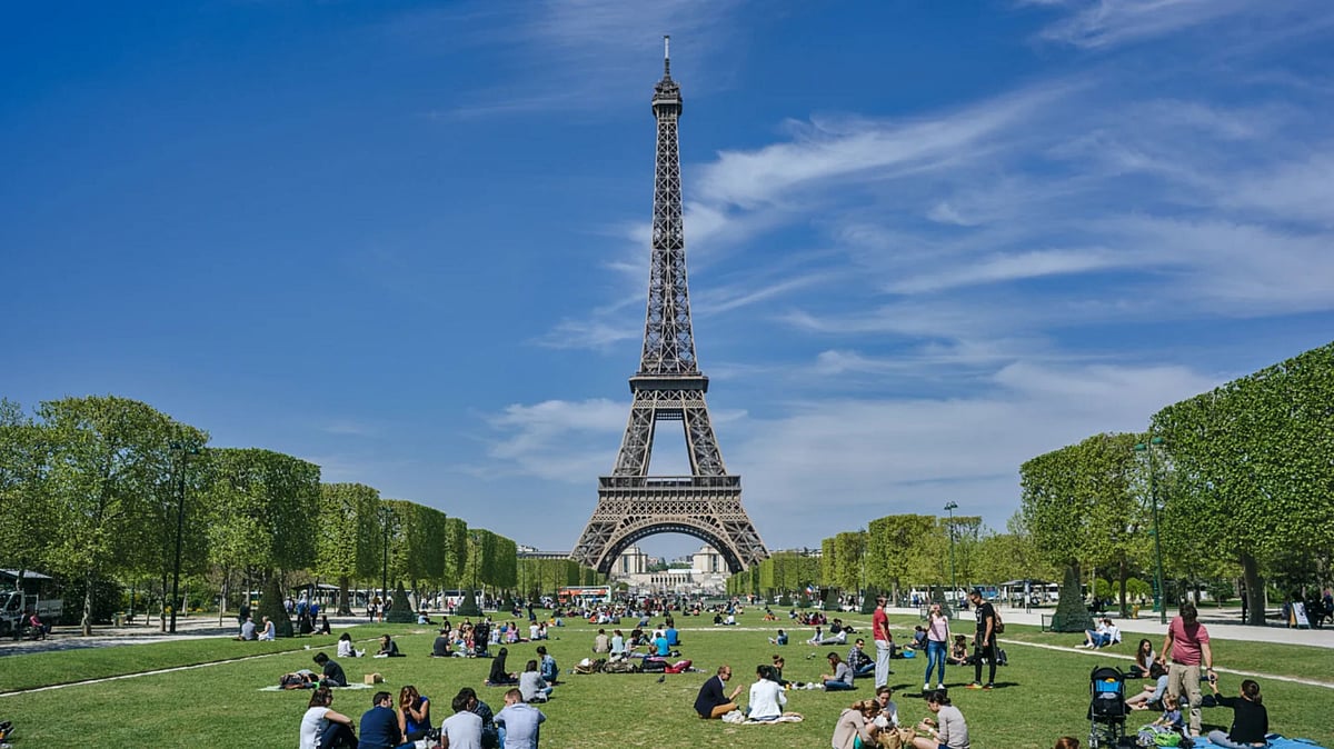 The Eiffel Tower At Day