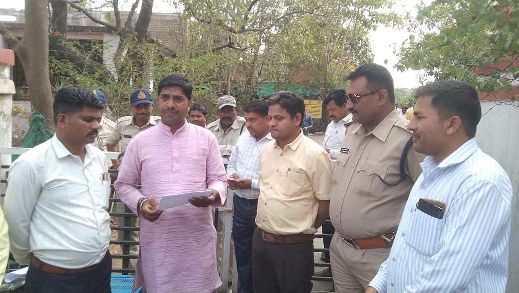 Madhya Pradesh: Admin forcibly trying to take village land in Kukshi ...