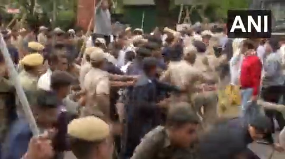 Rajasthan: Police lathi-charge private hospital doctors protesting in ...