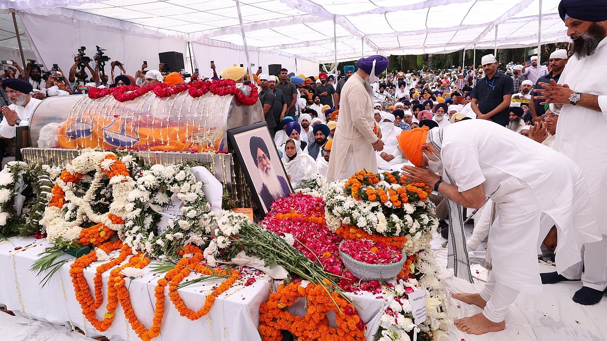 Punjab: Akali patriarch Badal cremated with full state honours (watch)