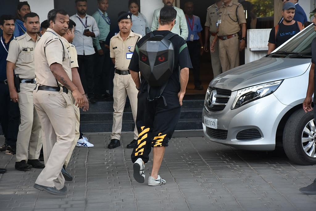 Akshay Kumar makes statement with ₹35,000 'LED bag'