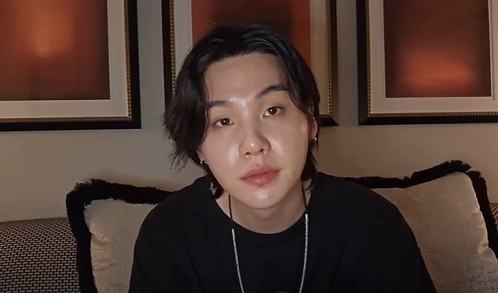 Bts Suga Reacts To Fan Asking Him To Speak In English During Weverse Live 