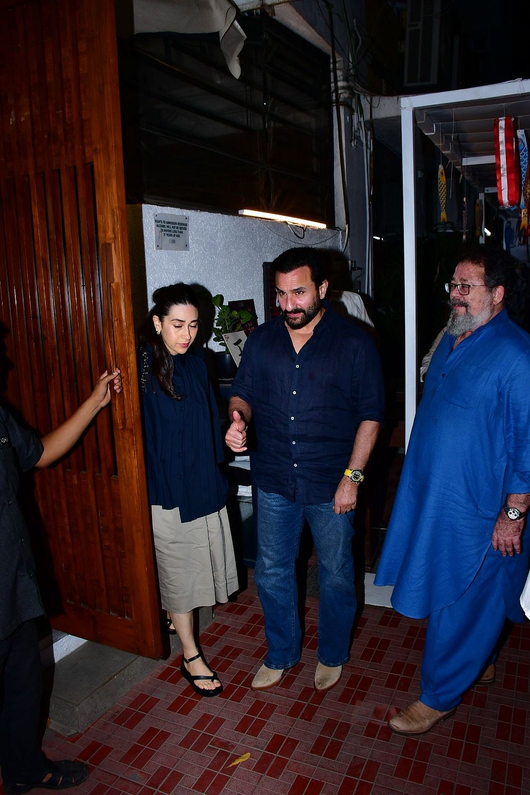 Dinner time! Saif Ali Khan, Bebo step out for family feast with the Kapoors