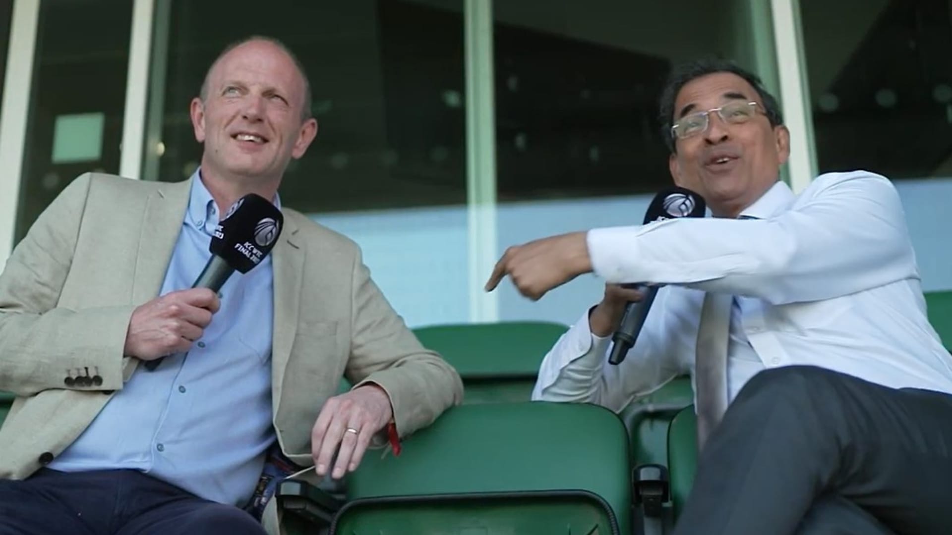 Meeting Of The Poet & The Voice: Peter Drury & Harsha Bhogle Unite In A ...