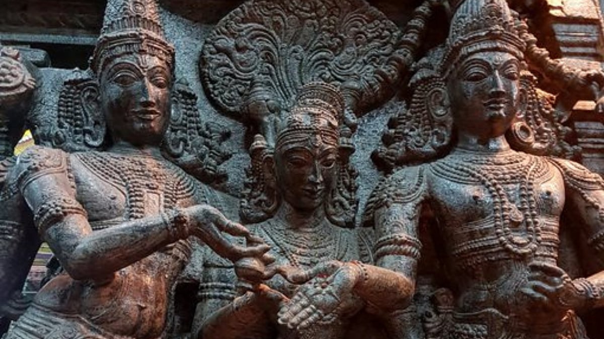 8 Impressive Sculptures Depicting Indian History Through Stone Carvings