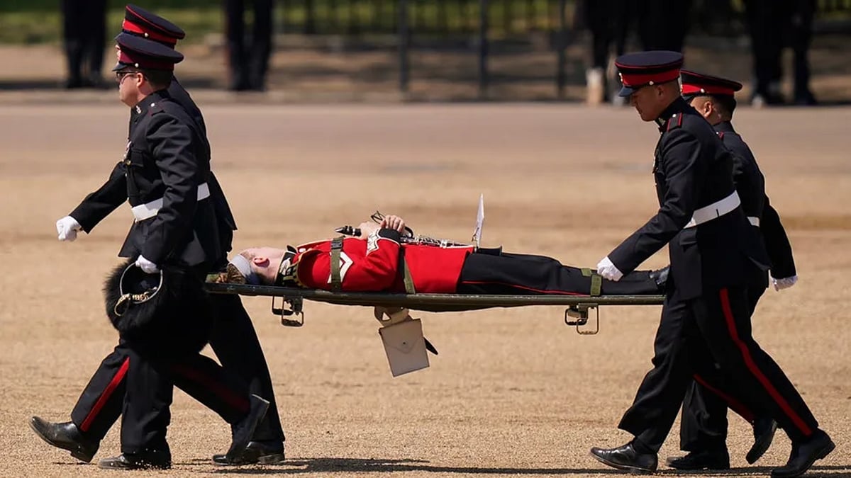 On Camera: At Least 3 British Royal Guards Collapsed During Parade ...