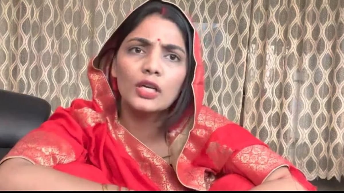 FIR Against Bhojpuri Singer Neha Singh Rathore For Social Media Post On ...