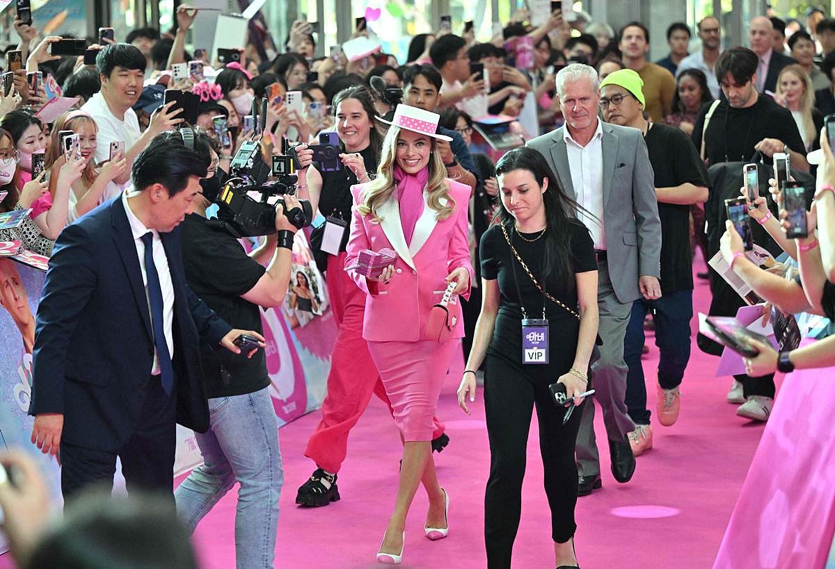 Margot Robbie Wears 80s Inspired Barbie Look At Seoul Premiere 5624