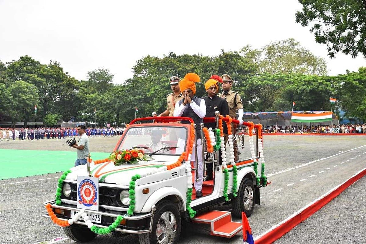 Indore: Minister Tulsi Silawat Hoists Tricolour At RAPTC Ground On 77th ...