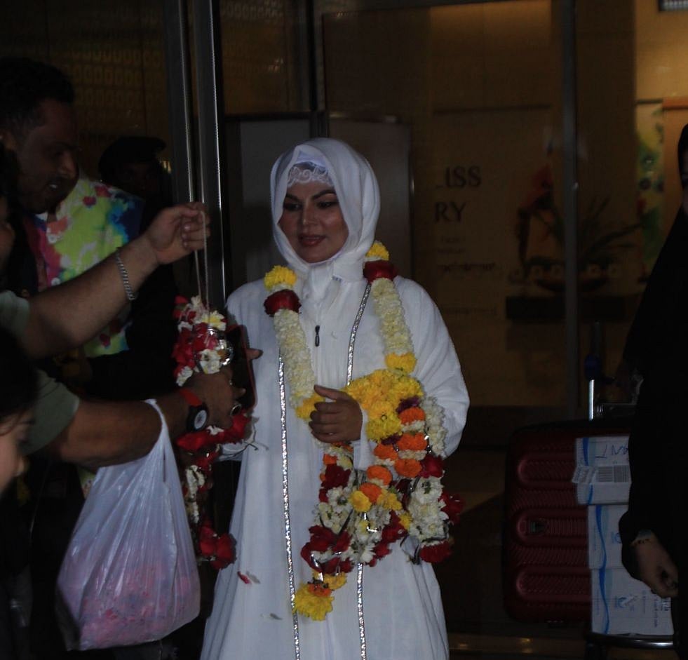 Rakhi Sawant Welcomed With Garlands After Return To Mumbai Post Umrah